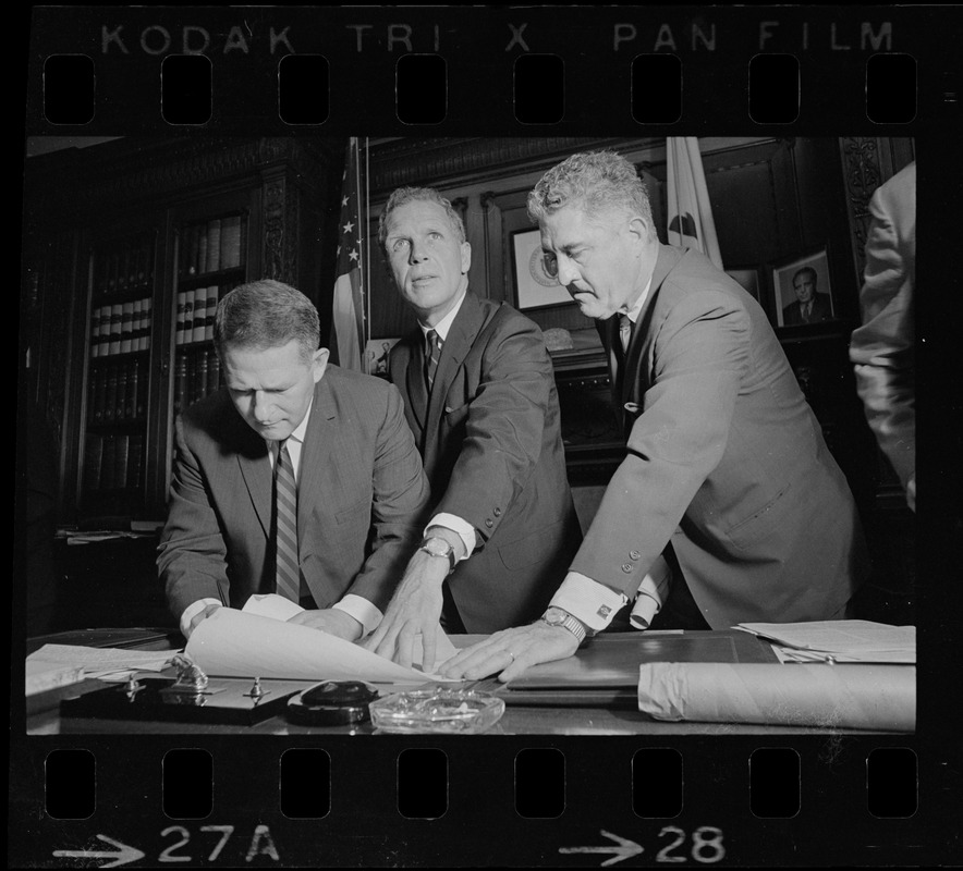 Atty. Lewis F. Rubin signs acceptance sheet for Joseph Fernandes ...