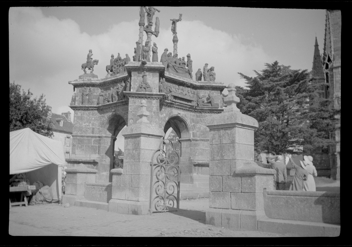 Calvary, Pleyben Parish close, Pleyben, France - Digital Commonwealth