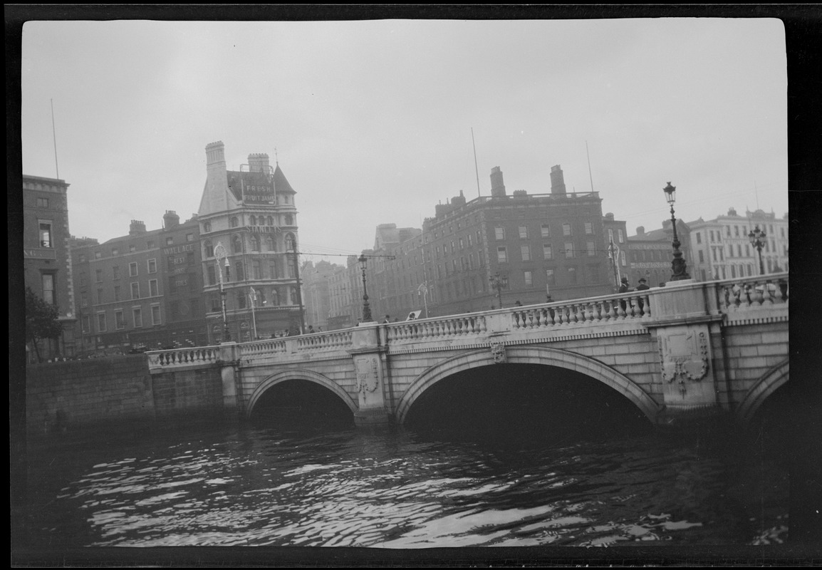 O'Connell Bridge, Dublin, looking towards Westmoreland Street - Digital ...