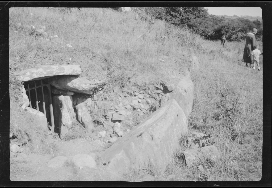 The mound at Dowth - Digital Commonwealth