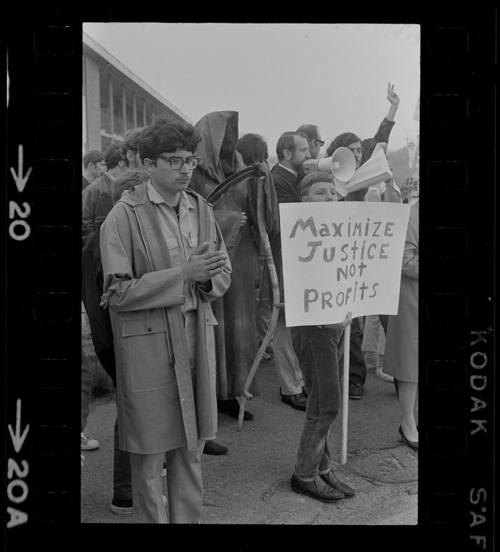 Protest outside of U.S. Army Natick Laboratories during visit by Gen ...
