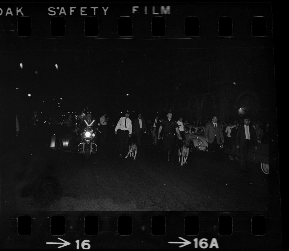 Curfew disturbance on Boston Common - Digital Commonwealth