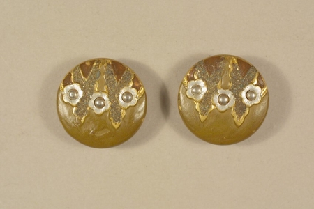 Pair of Buttons - Digital Commonwealth