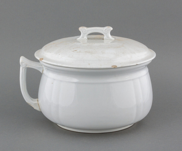 Chamber pot with lid. - Digital Commonwealth