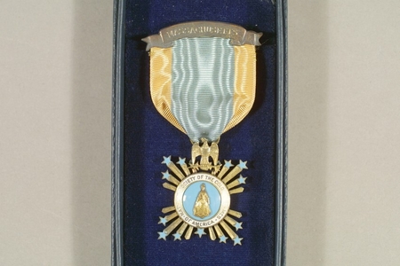 Colonial Dames of America Medal - Digital Commonwealth