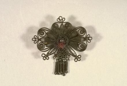 Silesian Wire Brooch - Digital Commonwealth