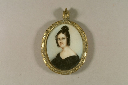 Pendant with miniature portrait of Mary Bliss - Digital Commonwealth