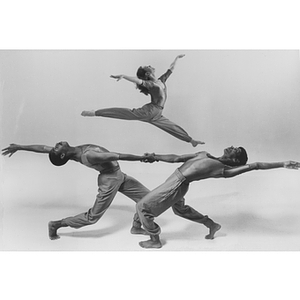 Laura Dean dancers perform in "Magnetic" - Digital Commonwealth