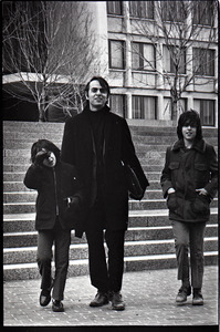 Carl Sagan with sons Dorion (r) and Jeremy in City Hall Plaza - Digital ...