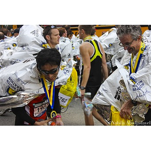 Runners wearing thermal blankets after finishing the 2013 Boston ...