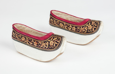 Manchu Women's Shoes - Digital Commonwealth